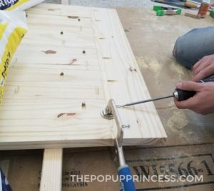 DIY Farmhouse Camper Table - The Pop Up Princess